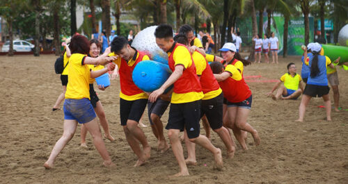 30 trò chơi team building ngoài trời hot nhất, gắn kết nhân viên